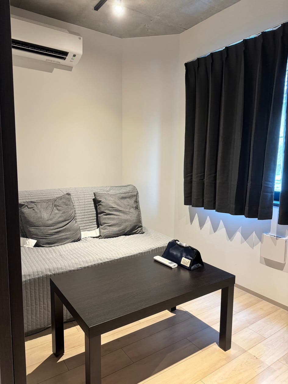 【南馬込】新築1LDK｜コンクリ×ミニマル空間で撮影・配信・デートに使えるの写真1