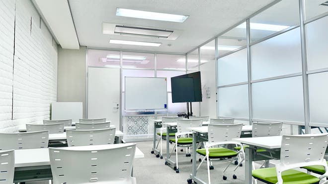 【名古屋駅1番出口徒歩3分】最大20名★会議やセミナーなど幅広く利用可!Wi-Fi,備品無料!の写真1