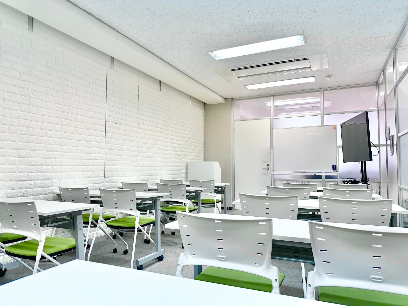 【名古屋駅１番出口徒歩3分】最大20名★会議やセミナーなど幅広く利用可！Wi-Fi,備品無料！の写真2