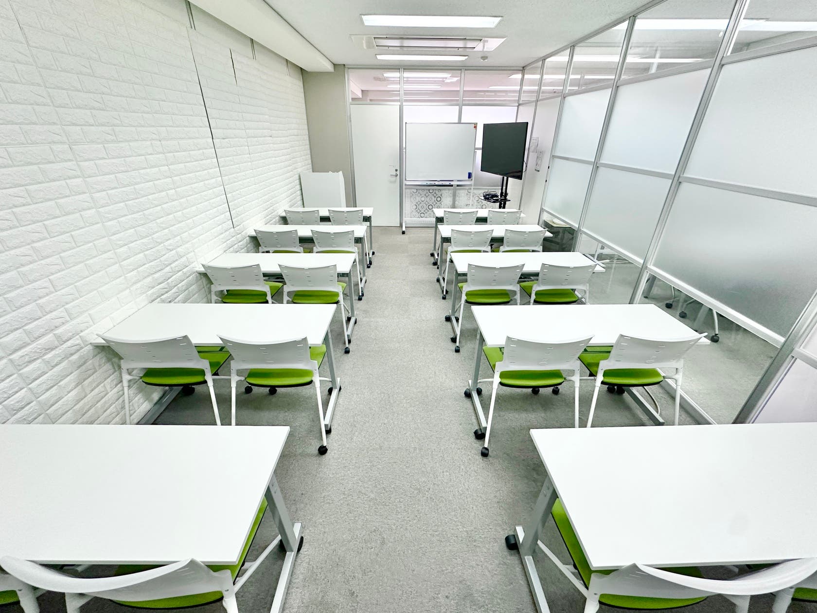 【名古屋駅１番出口徒歩3分】最大20名★会議やセミナーなど幅広く利用可！Wi-Fi,備品無料！の写真4