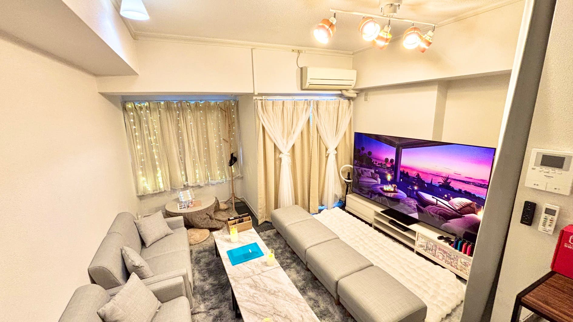 新大阪駅すぐ／24時間利用可／室内防犯カメラ無し／75インチドデカTV📺ドルビー音質♬　映画🎞️押し活💛の写真3