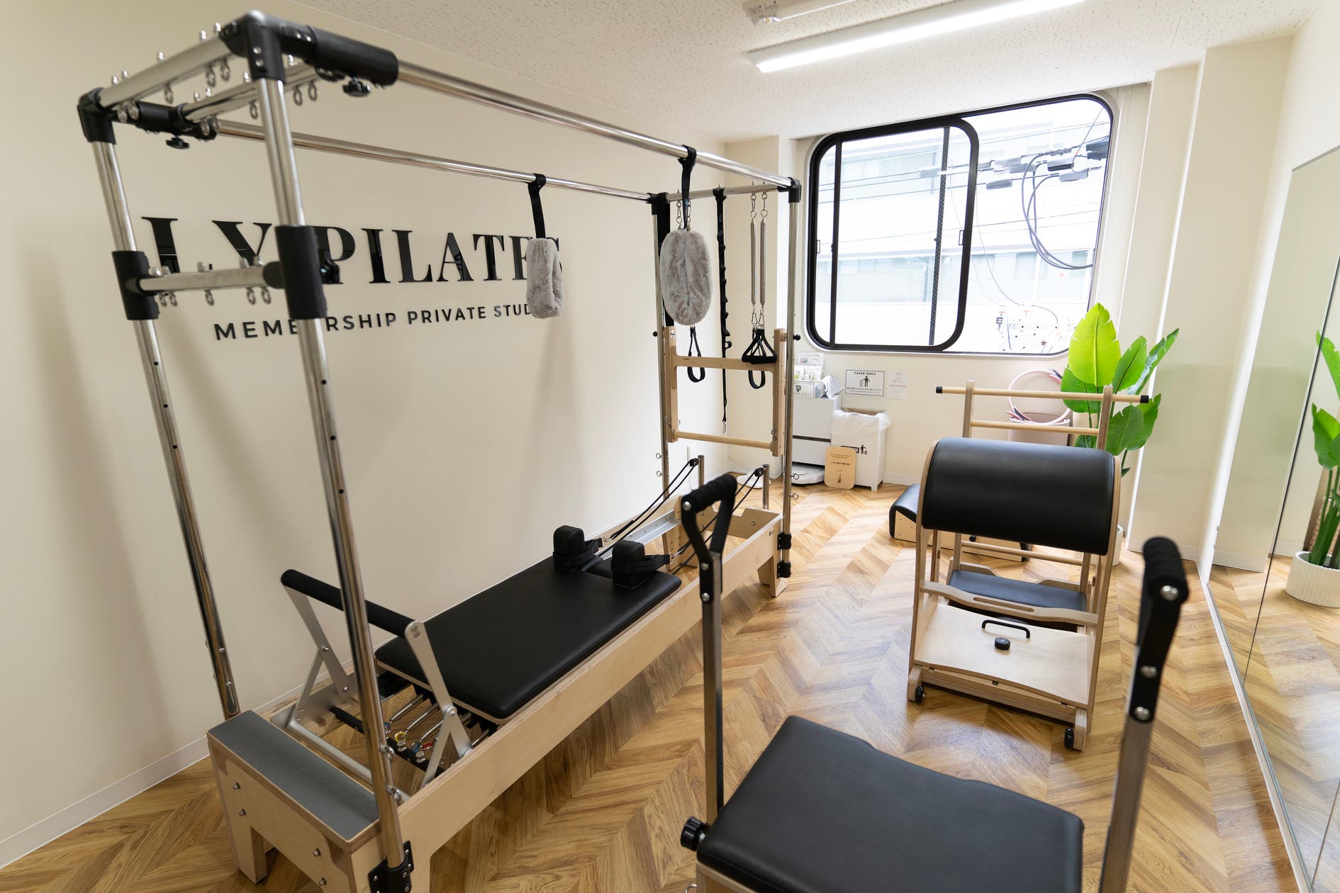 【心斎橋】ピラティスマシン完備｜完全個室｜洗練されたプライベートスタジオ｜当日予約可の写真1