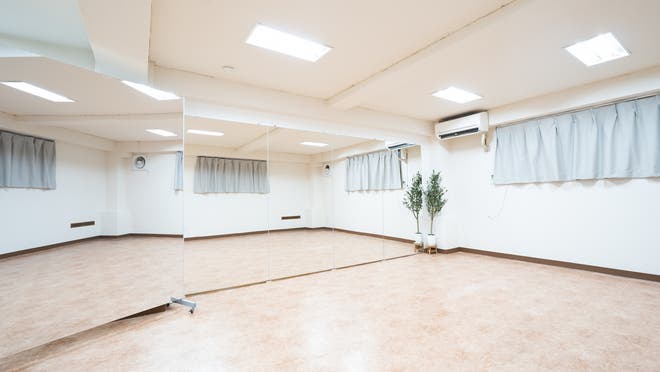 【🆕オープン30%割実施中✨】高円寺徒歩7分✨最大15人広々スタジオでダンス/ヨガ/舞台など グループ利用に最適/撮影OK!の写真1