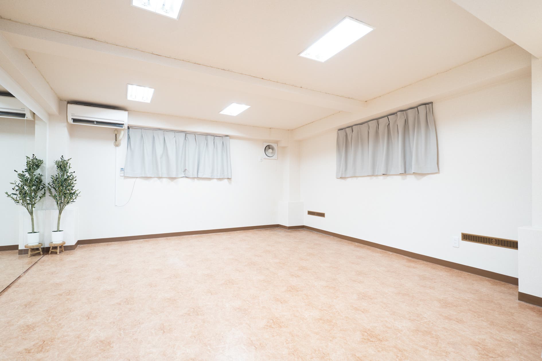 【🆕オープン30%割実施中✨】高円寺徒歩7分✨最大15人広々スタジオでダンス/ヨガ/舞台など　グループ利用に最適/撮影OK！の写真5