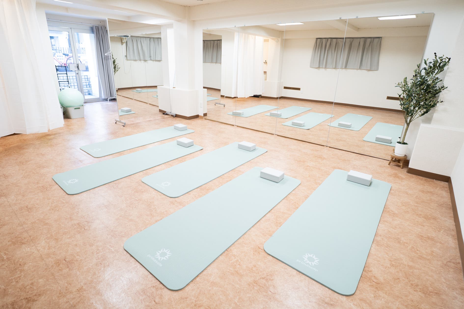 【🆕オープン30%割実施中✨】高円寺徒歩7分✨最大15人広々スタジオでダンス/ヨガ/舞台など　グループ利用に最適/撮影OK！の写真8