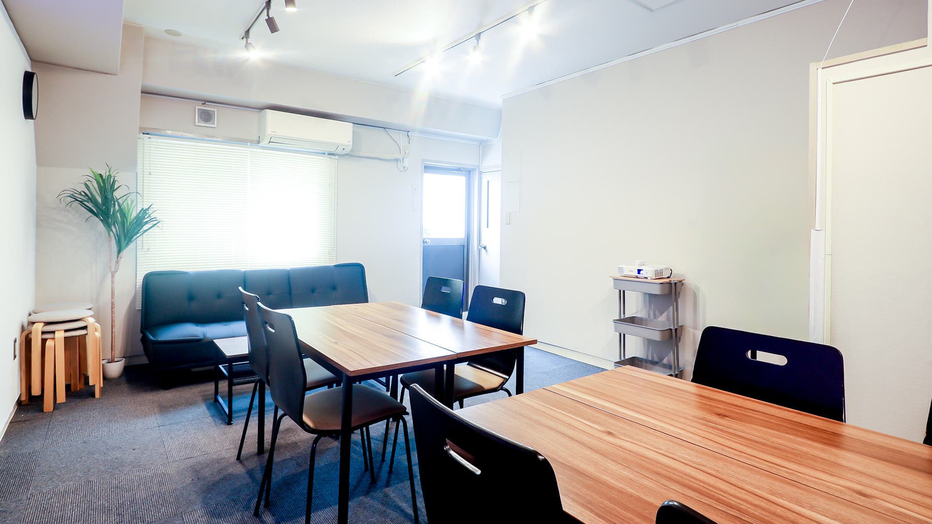 【カフェカーム梅田】大阪駅・梅田駅エリア　北新地駅徒歩2分♪完全個室・貸スペース・イベントスペース・高機能プロジェクターの写真6