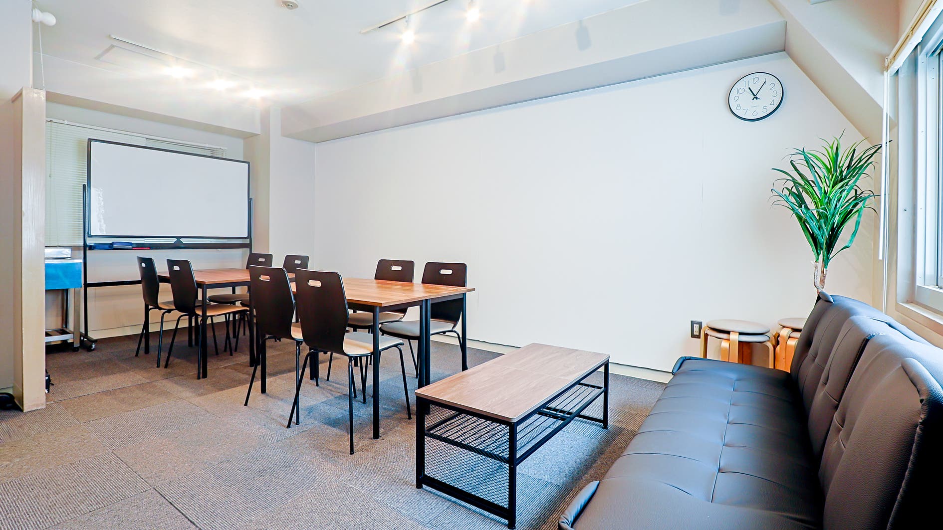 【カフェカーム梅田】大阪駅・梅田駅エリア　北新地駅徒歩2分♪完全個室・貸スペース・イベントスペース・高機能プロジェクターの写真3