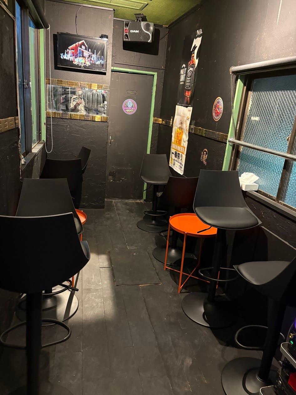 渋谷のクラブシーンの中心地路面店。DJ,アイドルイベント音出し可能。カラオケも無料（DAM）週末2次会利用もできます。の写真2