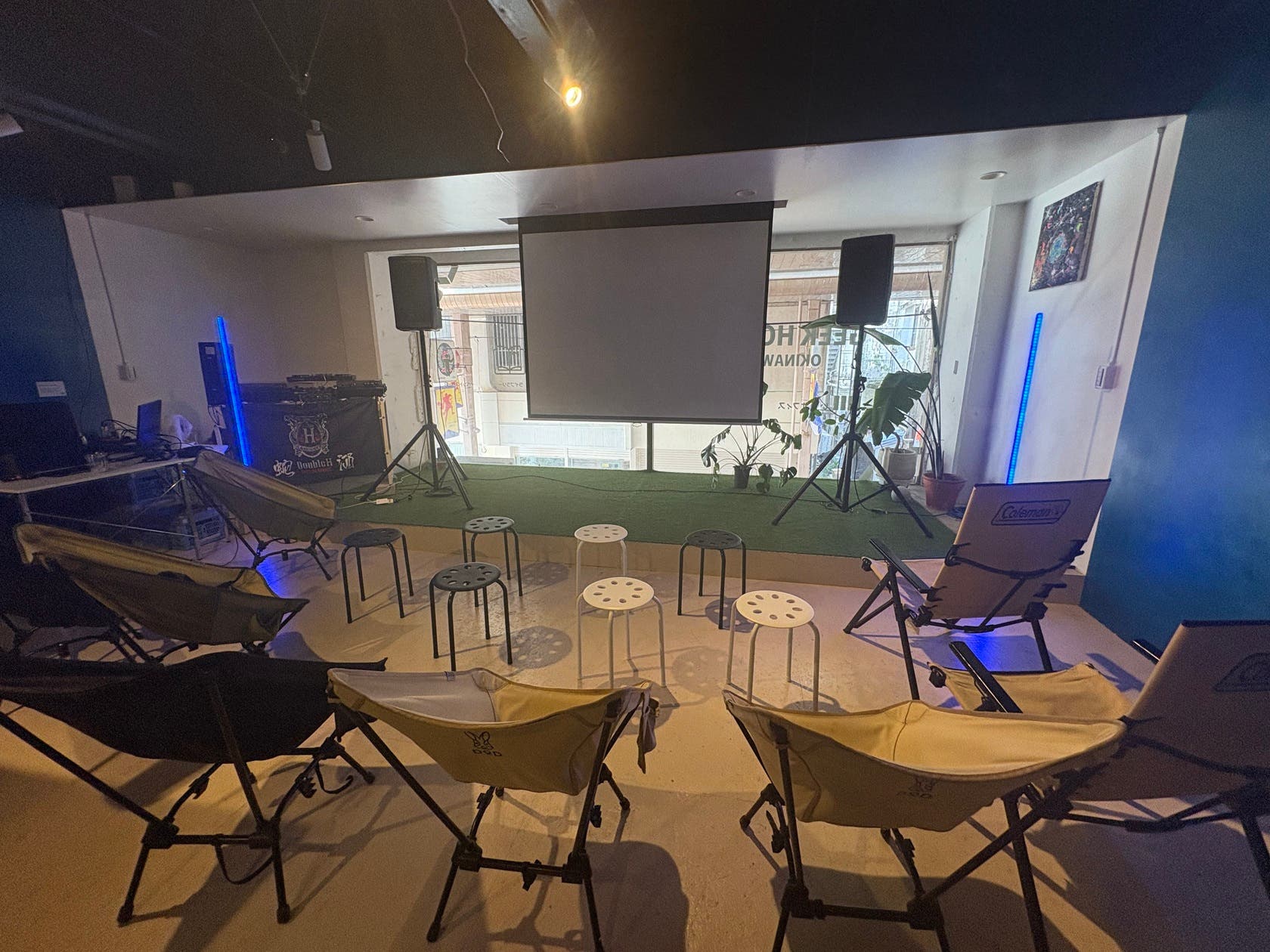 コザ商店街の中心・イベント／収録／制作に使える多機能スペース｜KOZA BASECAMPの写真3