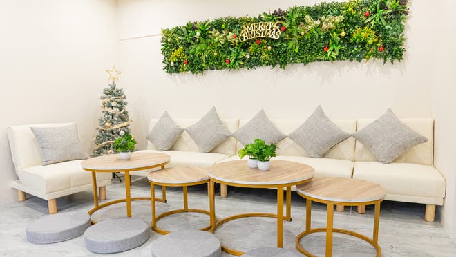 元町駅から徒歩2分☆木の温もりと緑に包まれたカフェ風空間で、リラックスしたひとときを☆の写真1