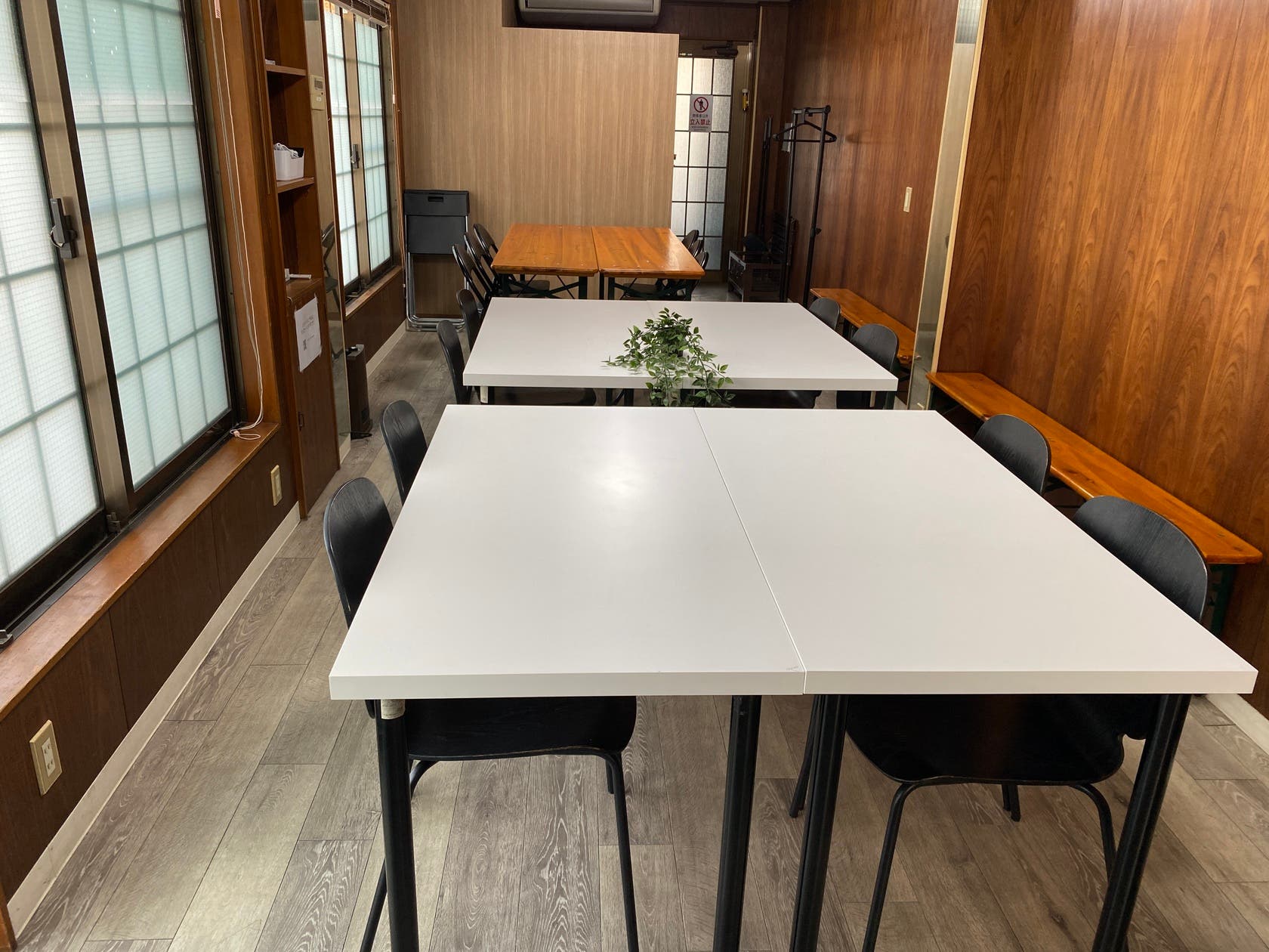 ボードゲーム・会議・商談・セミナーに！WiFi・ホワイトボード完備！土足OK！の写真1