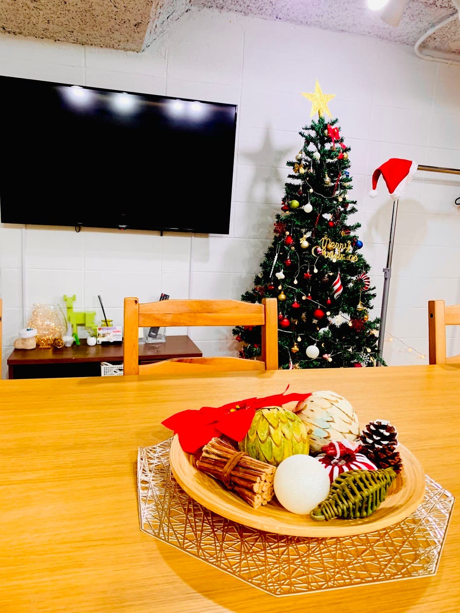 ①広々したパーティスペースで✴︎クリスマスパーティ/料理教室/女子会/ママ会/ 料理教室/＜花隈駅徒歩3分＞★キッチン付きの写真3