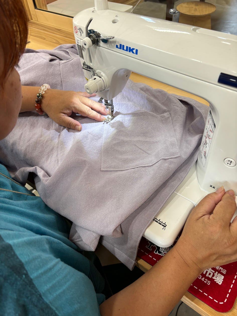 ミシンと作業スペースのレンタル。職業用ミシン、ロックミシン完備。A1サイズのカッティングマットで広々作業。駐車場完備。の写真3