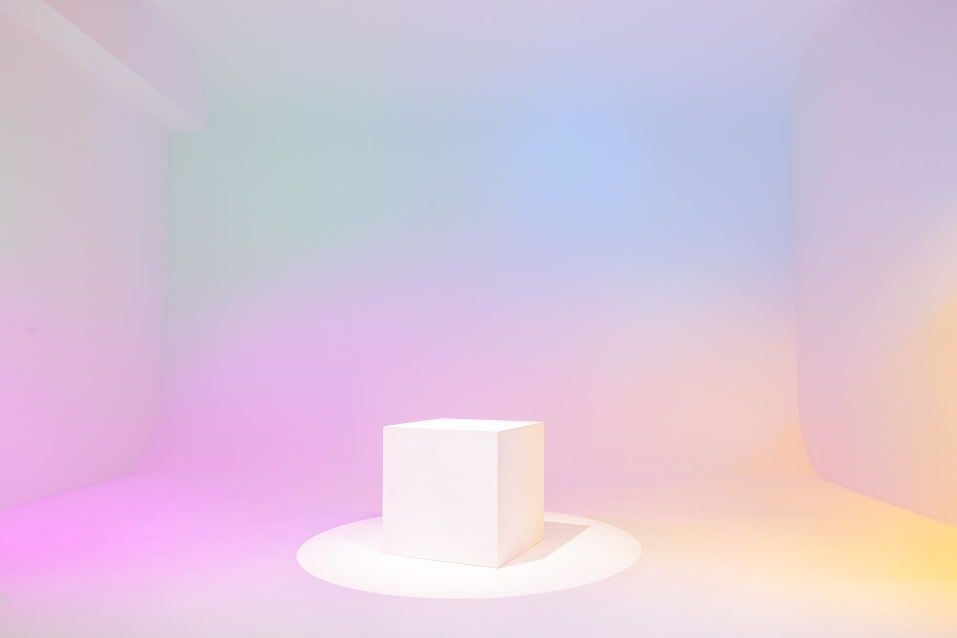 【新宿区】格安！白ホリ撮影スタジオ｜天地R構造｜NANLITEなどLEDライト多数｜人物撮影｜モデル撮影｜コスプレ｜作品撮りの写真1