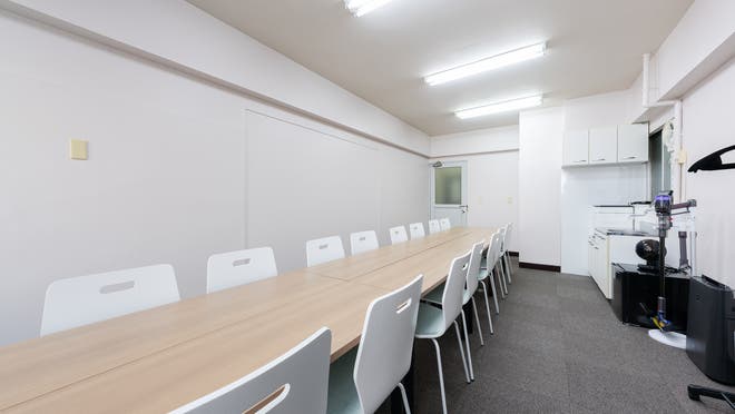 【池袋駅7分】18席、光回線高速WiFi、モニター・ホワイトボード完備☆1日1回スタッフ完全清掃の会議室の写真4