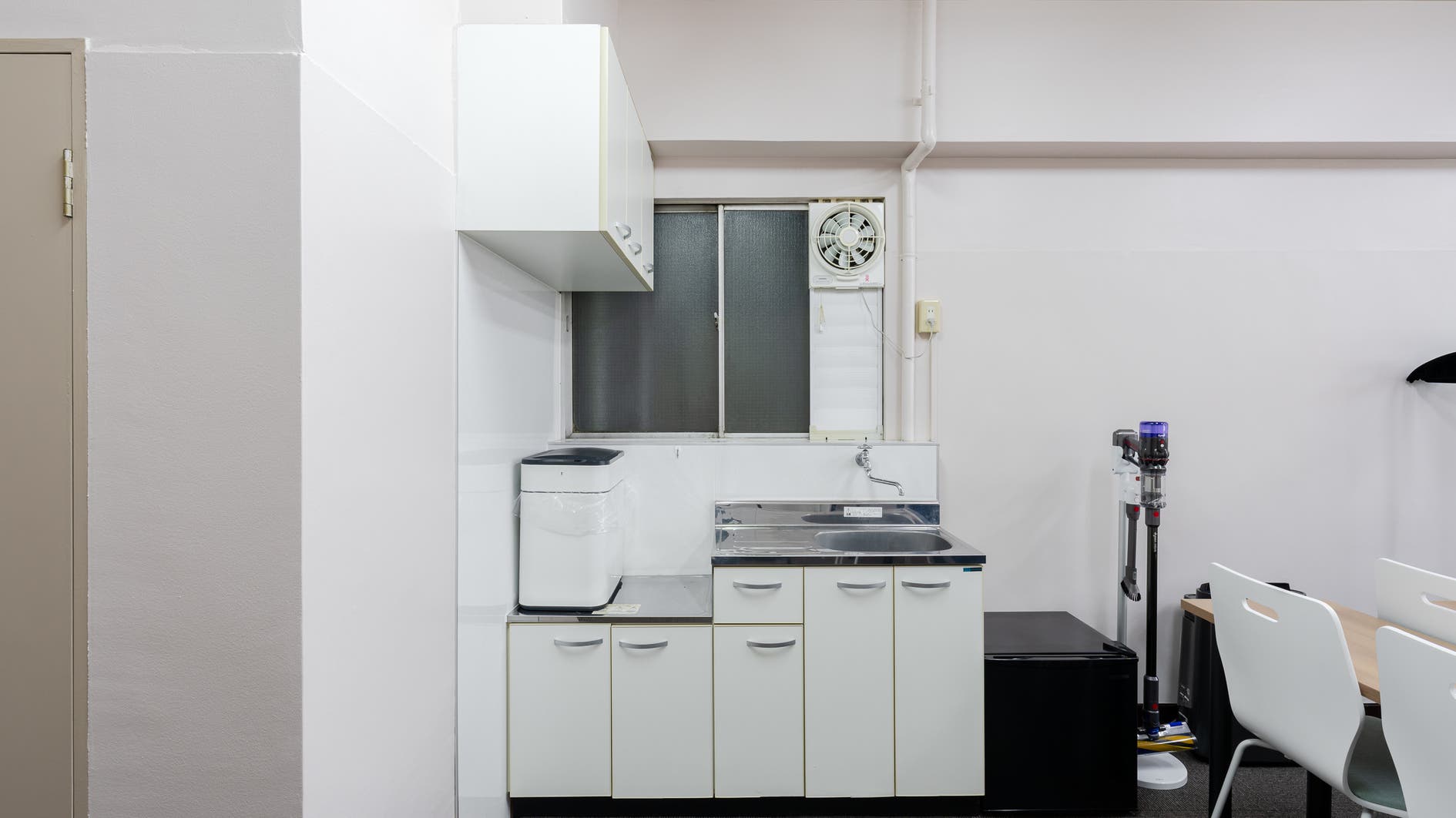 【池袋駅7分】18席、光回線高速WiFi、モニター・ホワイトボード完備☆1日1回スタッフ完全清掃の会議室の写真29