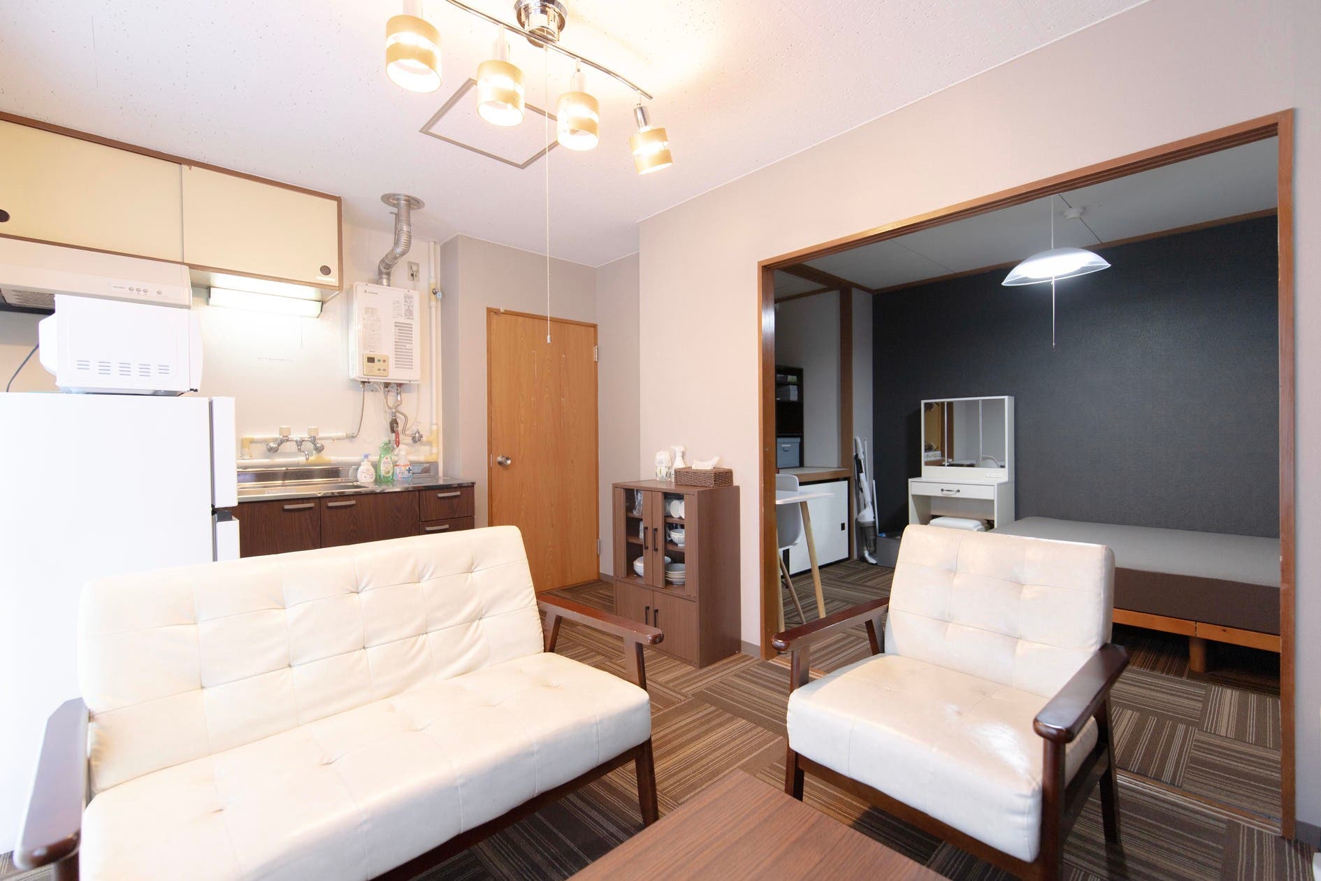 ✨地域最安値挑戦✨【すすきの繁華街すぐ】50型TVで大人気ゲームや映画鑑賞📺無料wi-fi🎵『502』の写真5