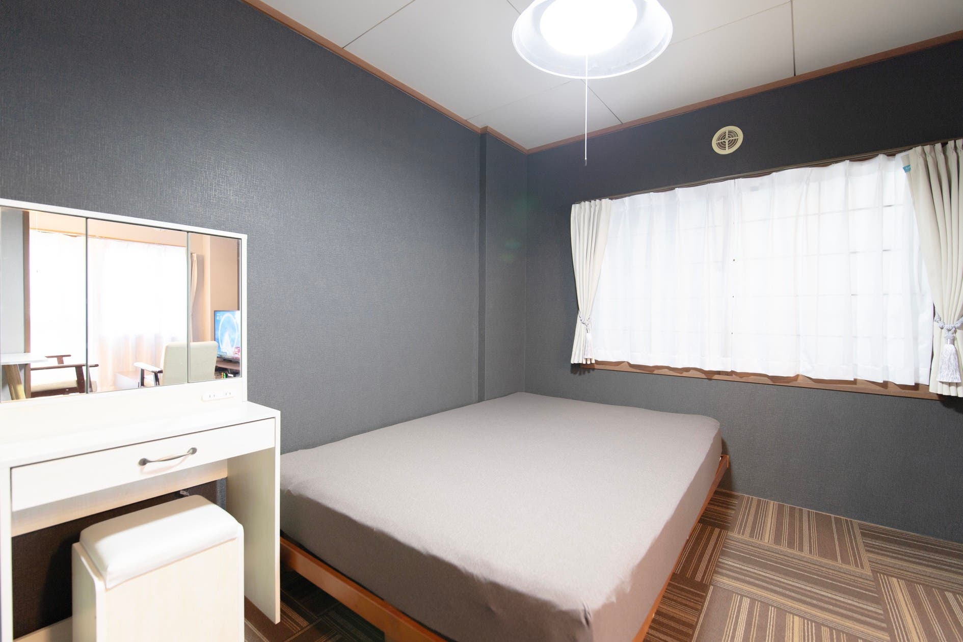 ✨地域最安値挑戦✨【すすきの繁華街すぐ】50型TVで大人気ゲームや映画鑑賞📺無料wi-fi🎵『502』の写真2