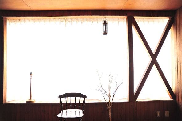 世田谷区 喜多見駅徒歩７分　自然光が入りお庭が見えるリビング＆ダイニング　キッチン付きのアンティークな空間 １Fの写真9