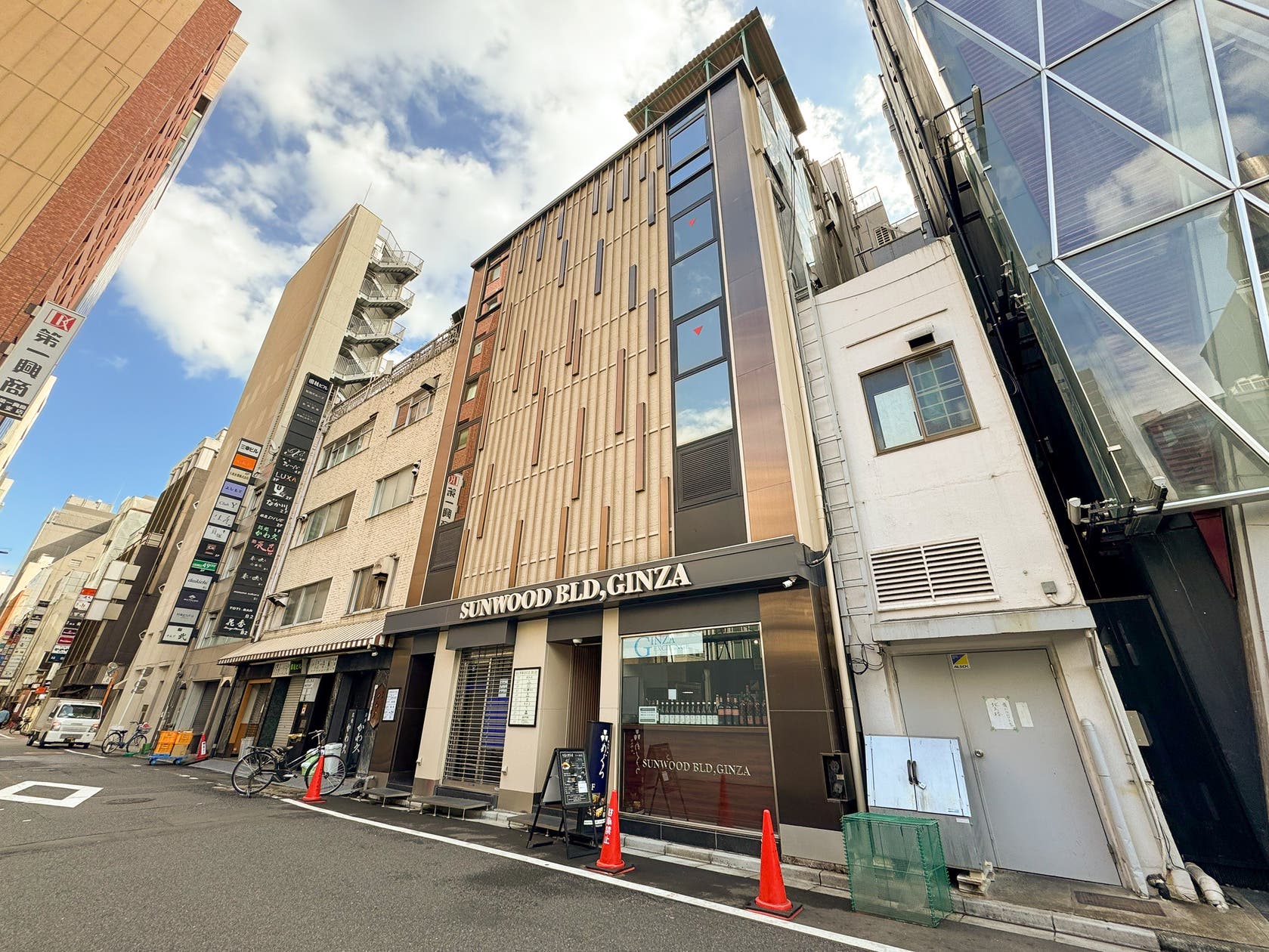 新橋駅すぐ｜銀座の一等地｜スナック貸切｜喫煙可｜飲み会・パーティー・撮影に_531の写真2