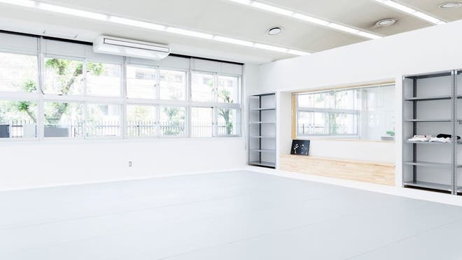 【STUDIO A(マットスタジオ)】「HOME/WORK VILLAGE」にある床や壁に安全性の高いマットのスタジオ66.7㎡の写真1