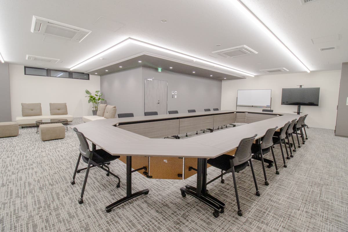 【博多駅2分！定員20名】モニター・WiFi・ホワイトボード無料！ふれあい貸し会議室Premium トヨタレンタリース博多駅前Sの写真2