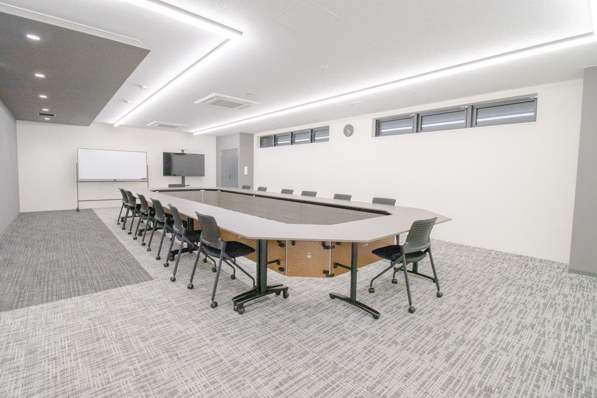 【博多駅2分！定員20名】モニター・WiFi・ホワイトボード無料！ふれあい貸し会議室Premium トヨタレンタリース博多駅前Sの写真4