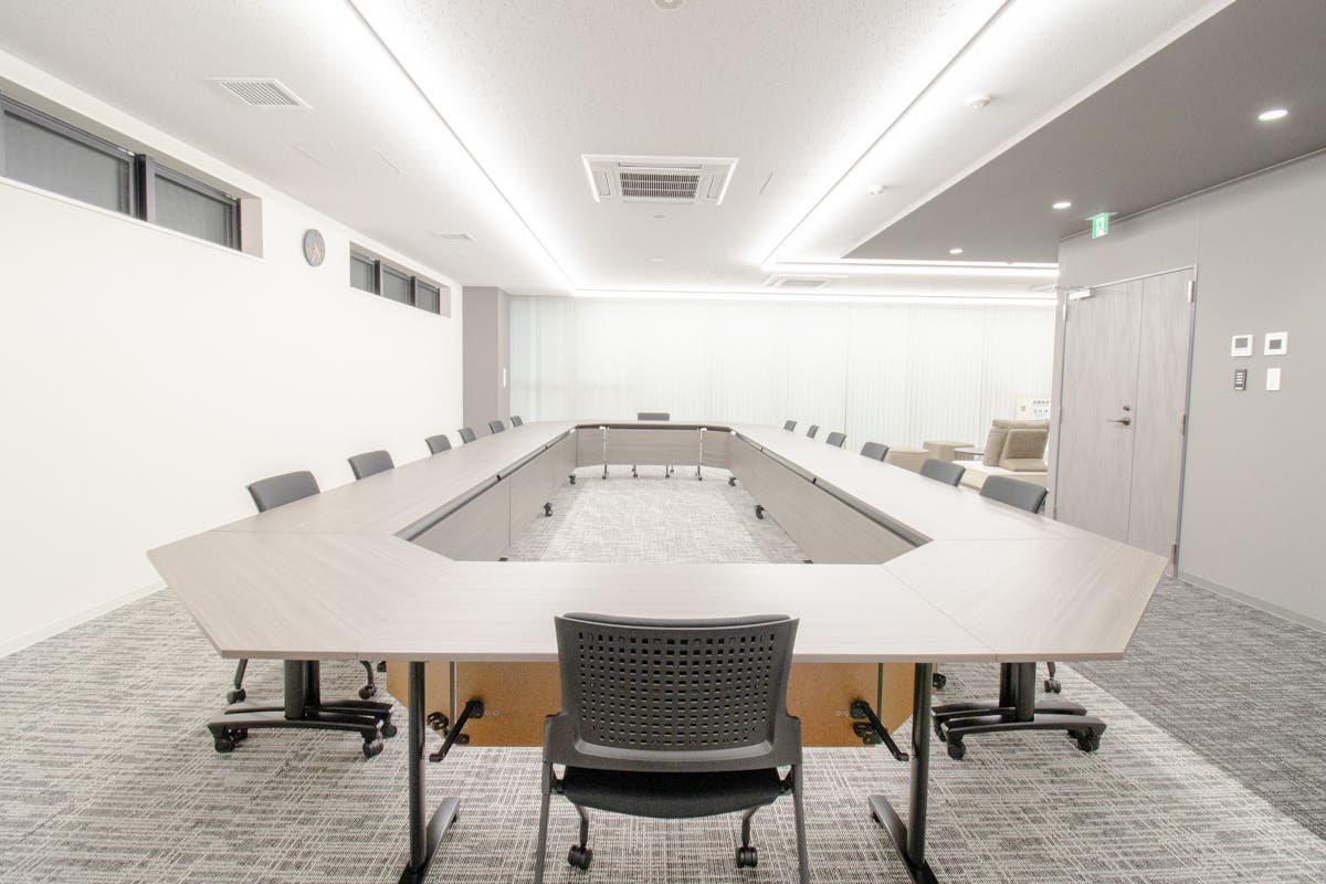 【博多駅2分！定員20名】モニター・WiFi・ホワイトボード無料！ふれあい貸し会議室Premium トヨタレンタリース博多駅前Sの写真6