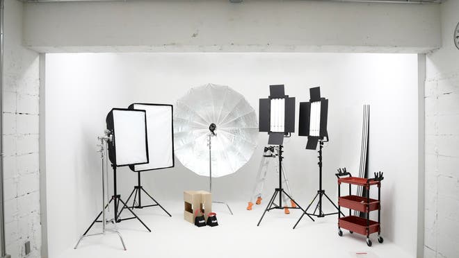 四谷三丁目駅から徒歩4分!専門業者施工の4面R白ホリスタジオの写真2