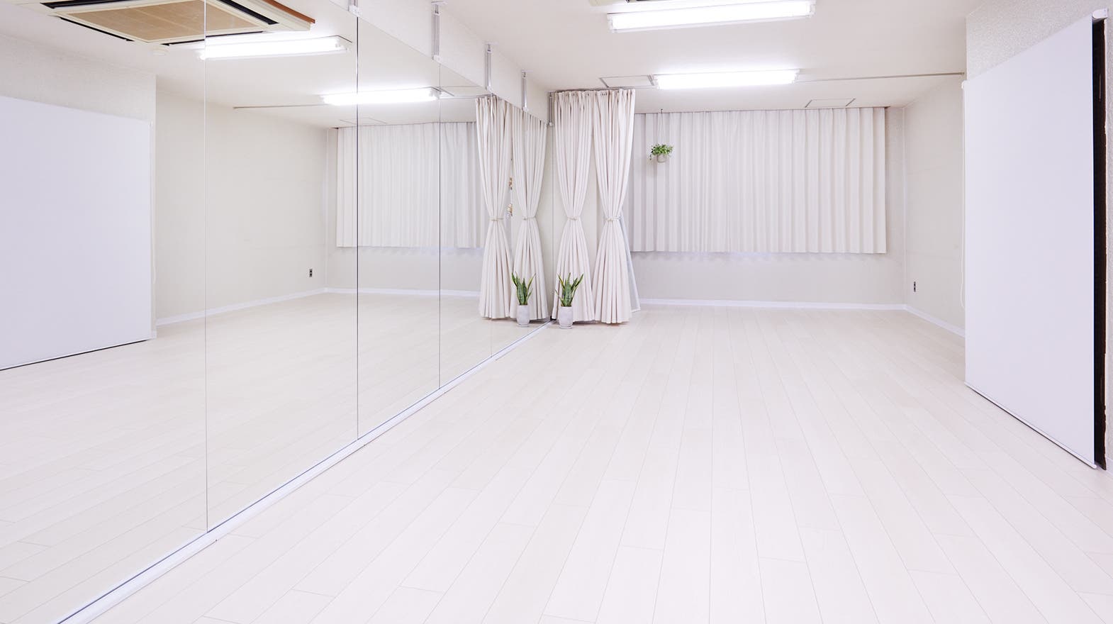 【元町駅徒歩30秒！】レンタルスタジオNONOの写真2