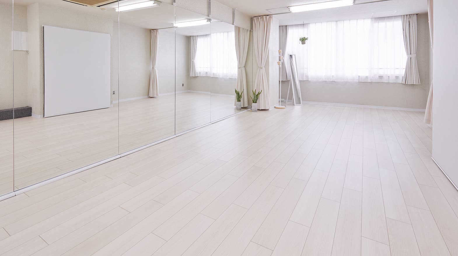 【元町駅徒歩30秒！】レンタルスタジオNONOの写真5