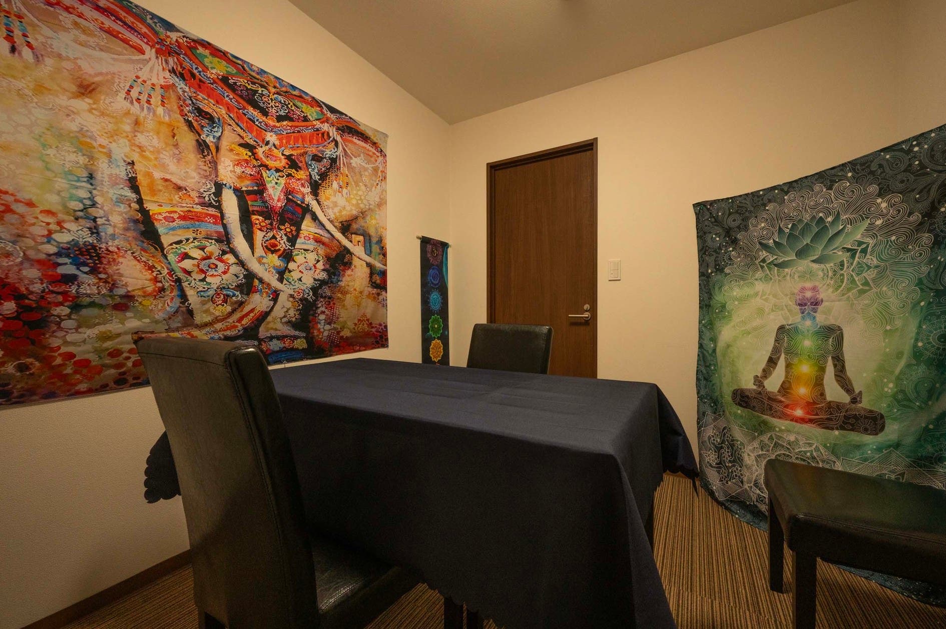 関内駅3分｜占い・ヒーリング・セッションに最適な落ち着いた個室空間の写真1