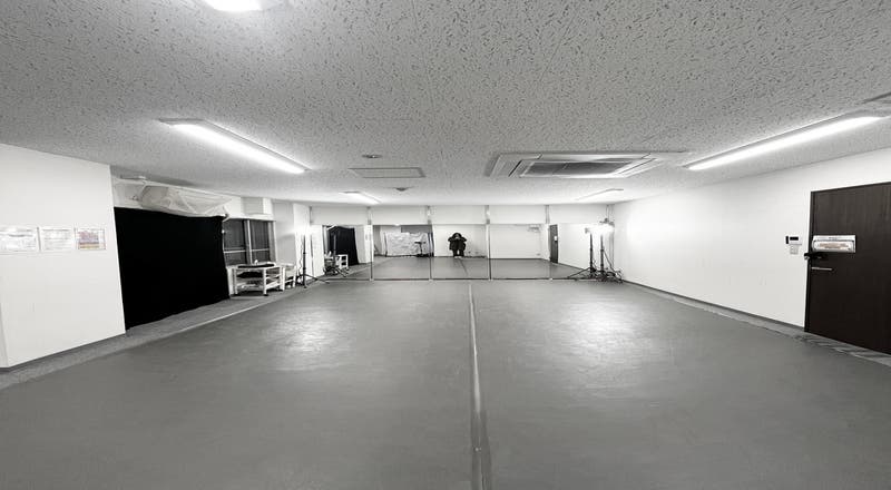 日暮里駅から徒歩3分のリノリウムダンススタジオ