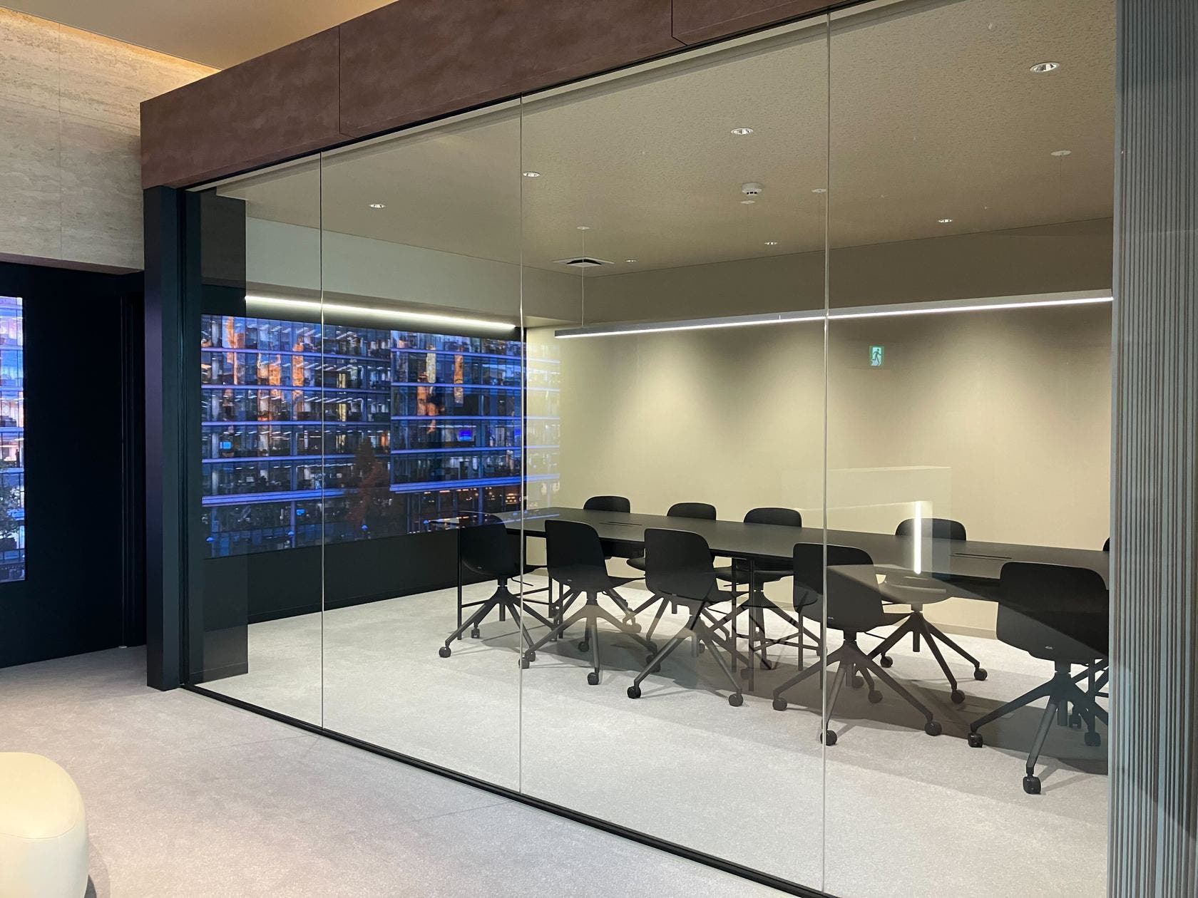 駅チカ！会議や商談にご利用いただける貸会議室ですの写真2