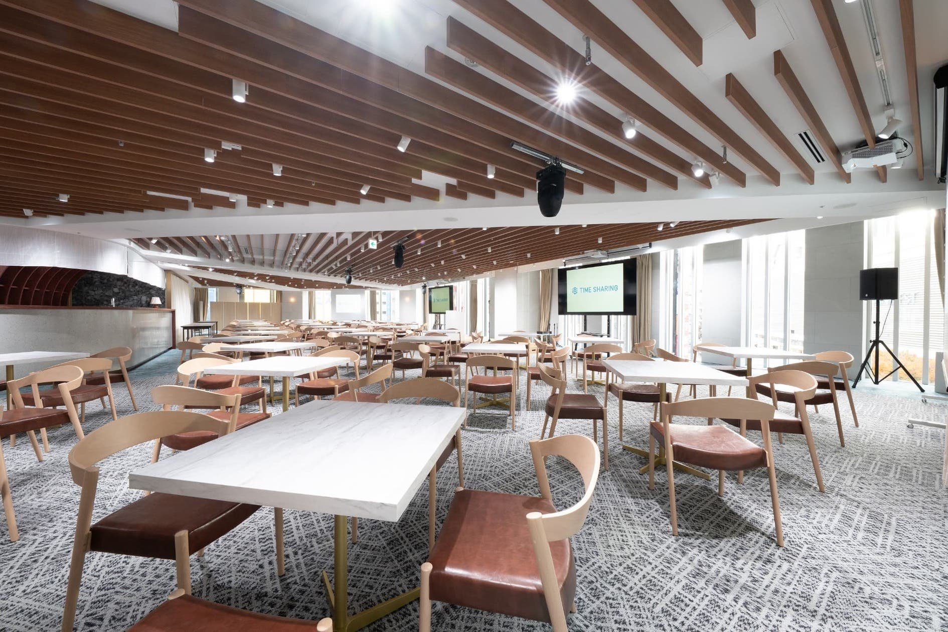 グレパ新宿駅前【新宿駅 徒歩1分】パーティ イベント 撮影 ♥控室あり！ 飲食 OK 無料WiFi 駅近★の写真1