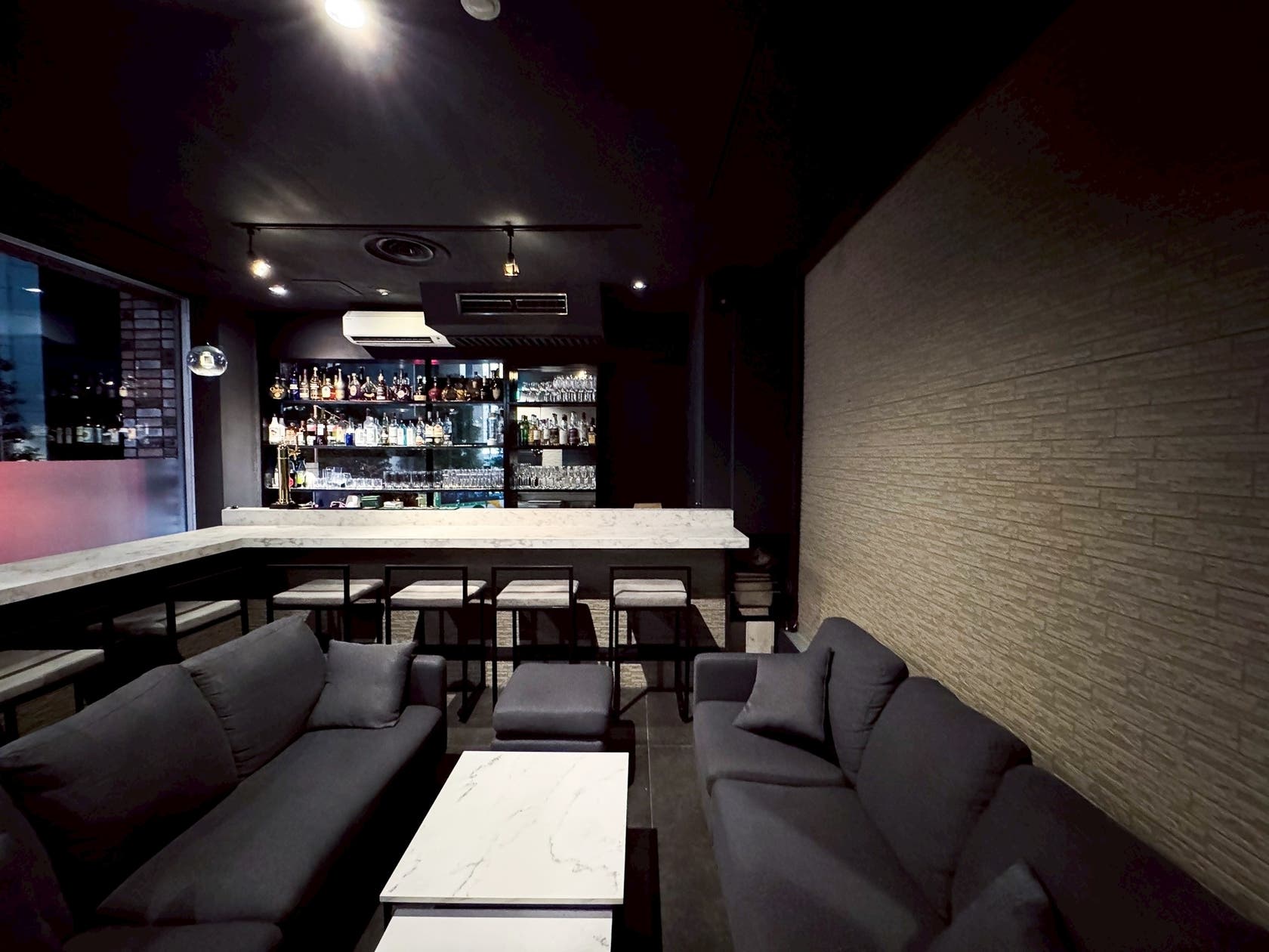 【西新宿7分】大人の隠れ家バー｜持ち込み自由｜飲み放題・グループ全員で1万円の写真3