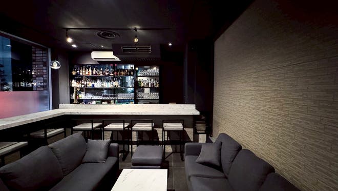 【西新宿7分】大人の隠れ家バー|持ち込み自由|飲み放題・グループ全員で1万円の写真3