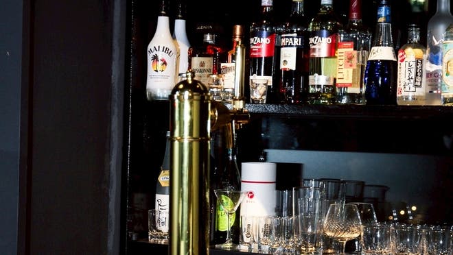 【西新宿7分】大人の隠れ家バー|持ち込み自由|飲み放題・グループ全員で1万円の写真5