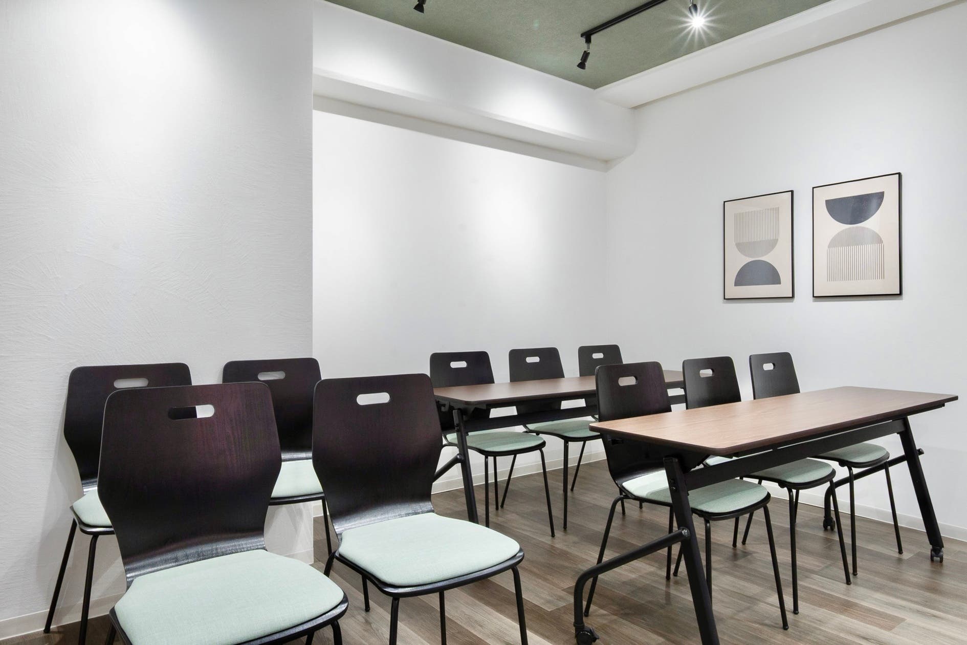 【広島駅４分】100㌅プロジェクター/持込飲食/会議/セミナー/研修/オンライン会議にも最適の写真9