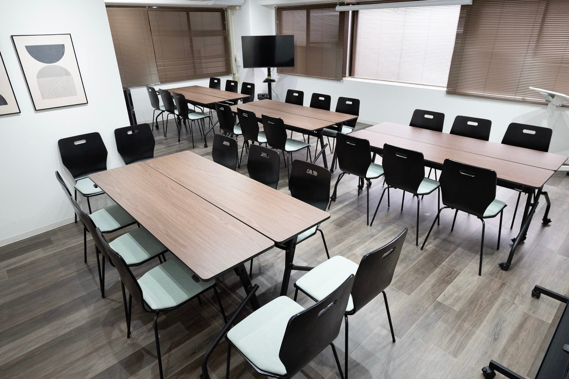 【広島駅４分】100㌅プロジェクター/持込飲食/会議/セミナー/研修/オンライン会議にも最適の写真14