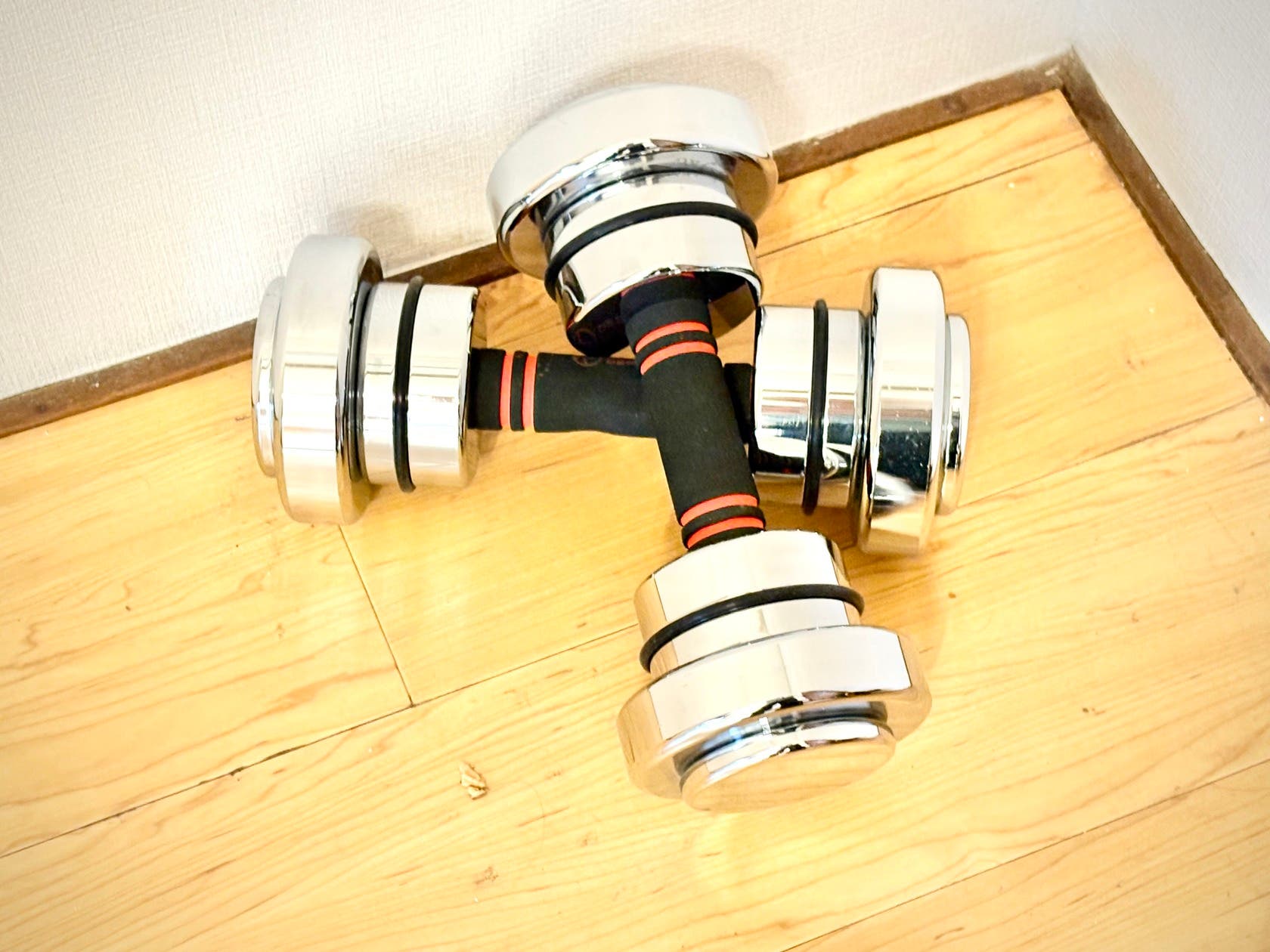 OPEN記念セール中✨西新宿駅1分多機能会議室/昇降デスク/マルチモニター/Wi-Fi/懸垂機/ソファ/研修・会議・商談・面談の写真8