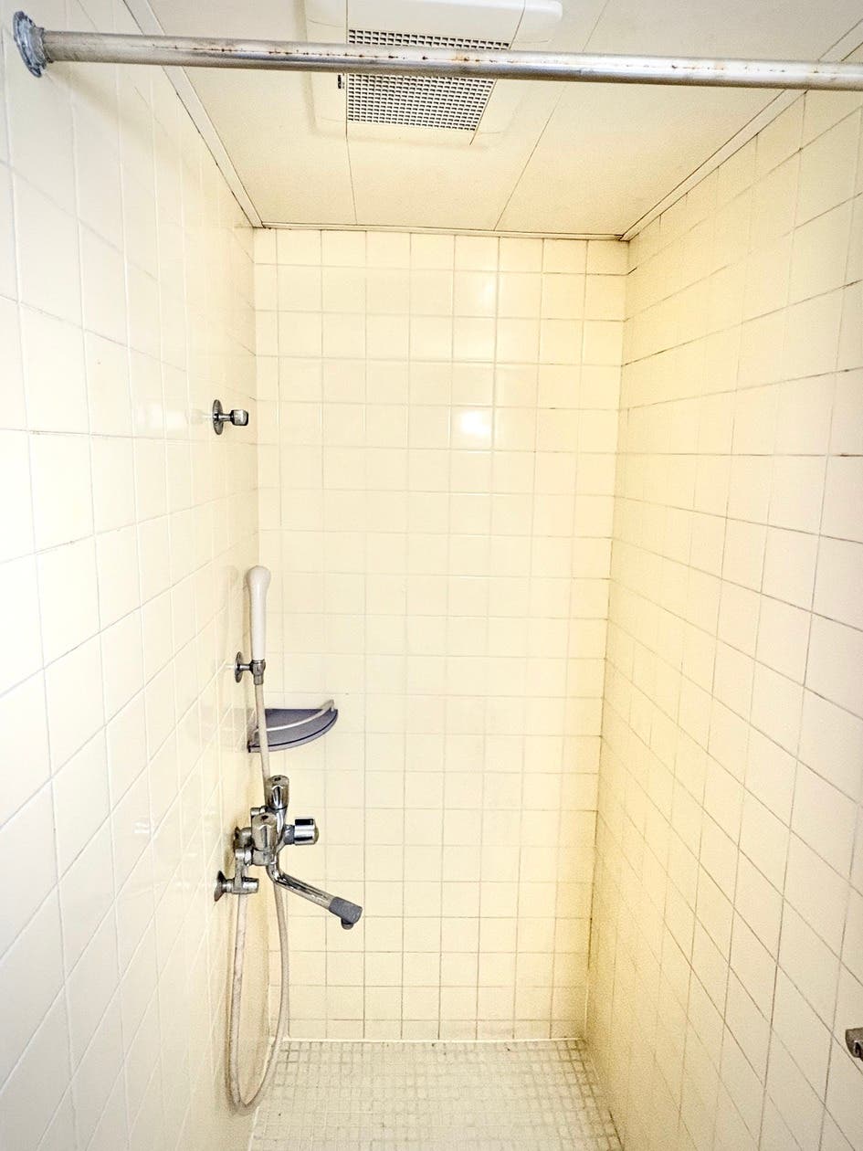 OPEN記念セール中✨西新宿駅1分多機能会議室/昇降デスク/マルチモニター/Wi-Fi/懸垂機/ソファ/研修・会議・商談・面談の写真7