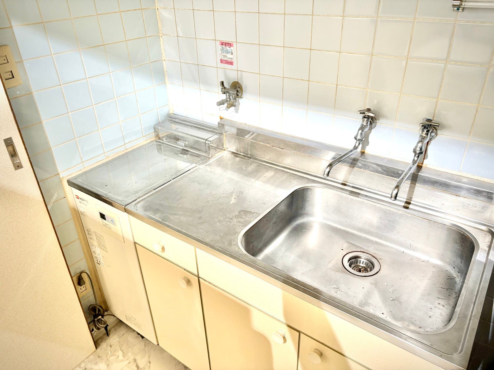 OPEN記念セール中✨西新宿駅1分多機能会議室/昇降デスク/マルチモニター/Wi-Fi/懸垂機/ソファ/研修・会議・商談・面談の写真18