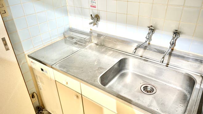 OPEN記念セール中✨西新宿駅1分多機能会議室/昇降デスク/マルチモニター/Wi-Fi/懸垂機/ソファ/研修・会議・商談・面談の写真18