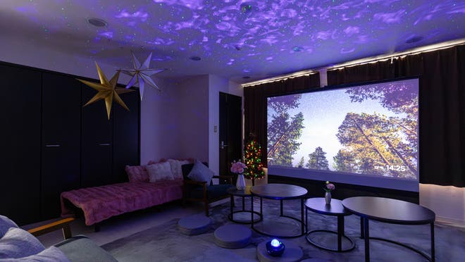 元町駅から徒歩2分☆大迫力100インチスクリーンで映画上映や推し活が楽しめます♪の写真4