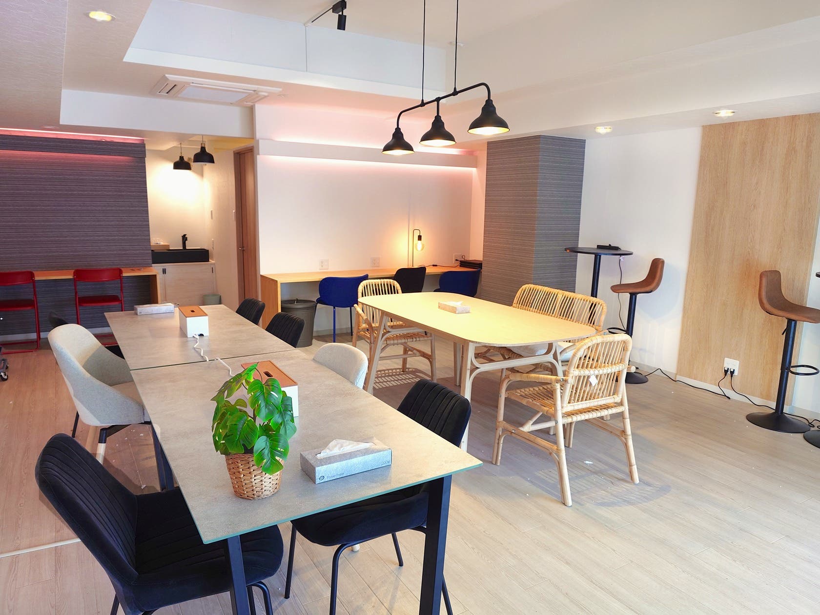 【高速wi-fi/ドリンクマシン完備】カフェのような落ち着いた空間 テレワーク/ミーティング/ママ会/お子様連れでのご利用歓迎！の写真1