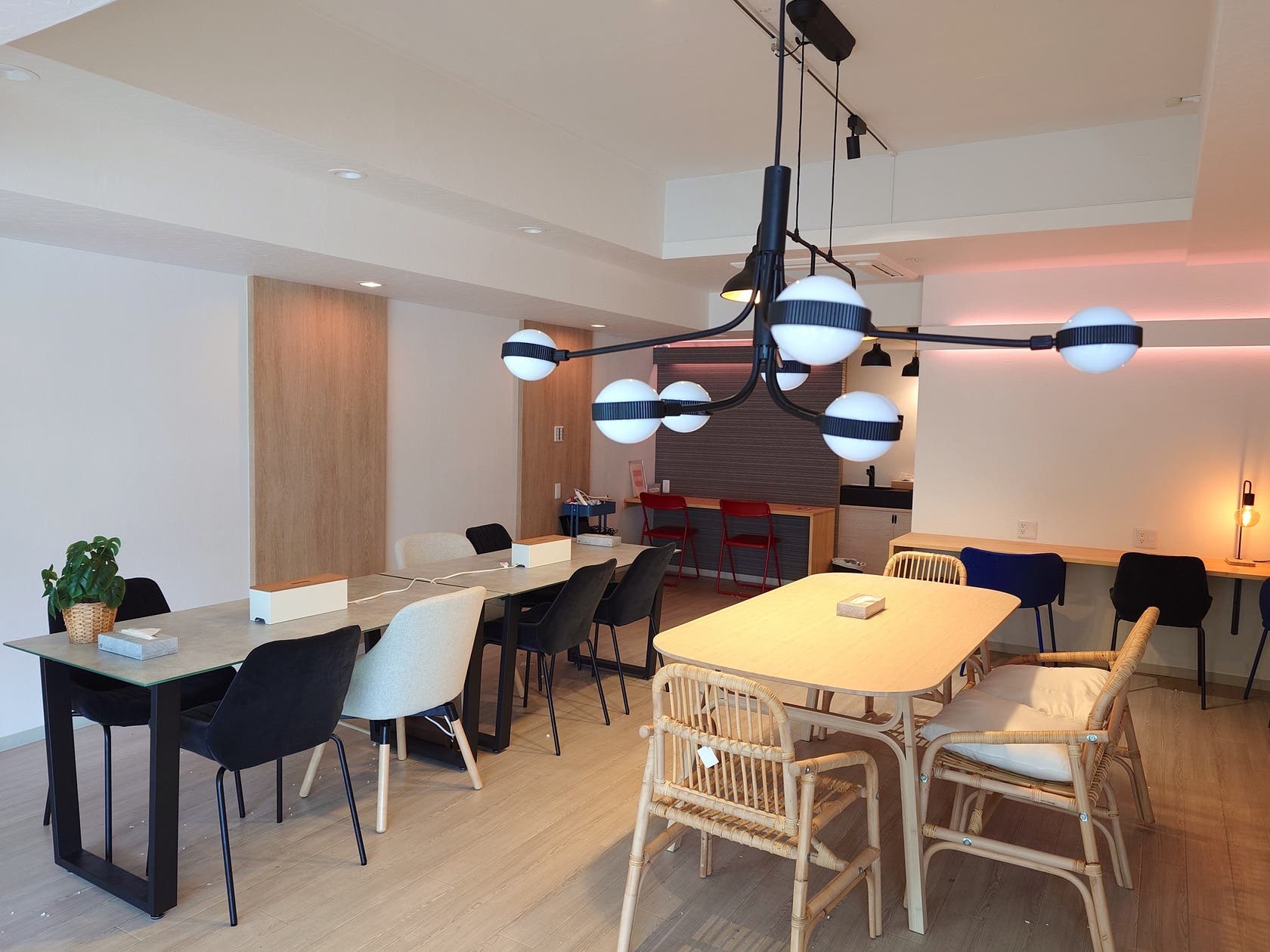 【高速wi-fi/ドリンクマシン完備】カフェのような落ち着いた空間 テレワーク/ミーティング/ママ会/お子様連れでのご利用歓迎！の写真2