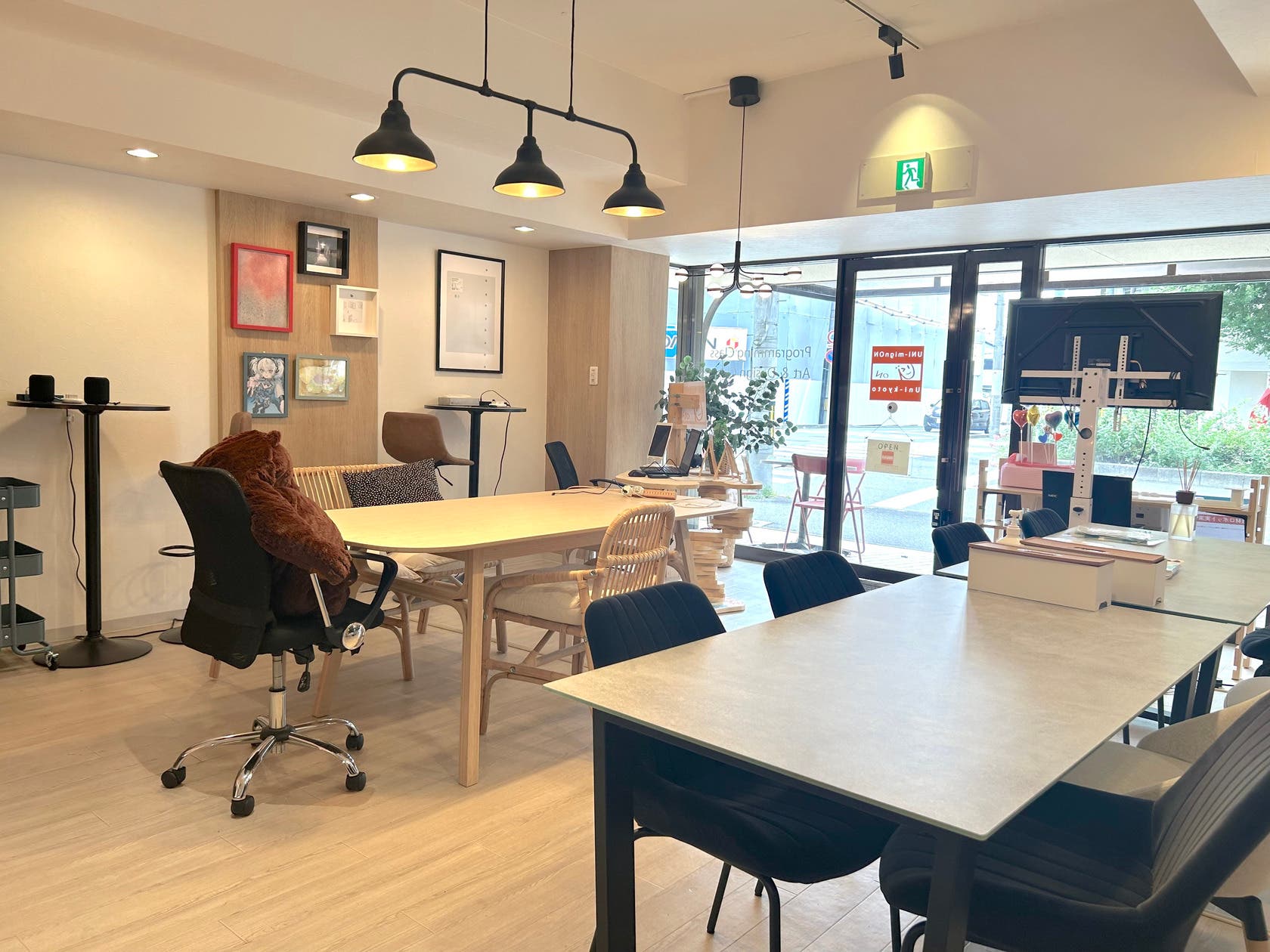 【高速wi-fi/ドリンクマシン完備】カフェのような落ち着いた空間 テレワーク/ミーティング/ママ会/お子様連れでのご利用歓迎！の写真4