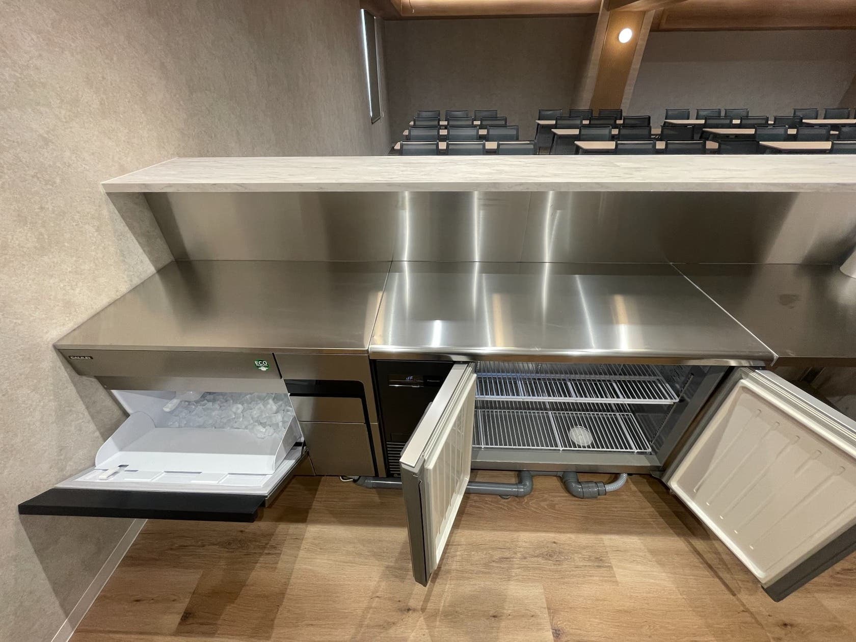 TS新橋4F【新橋駅 徒歩1分】セミナー 研修 パーティー ♥控室あり！ 飲食 OK 無料WiFi 駅近★の写真9