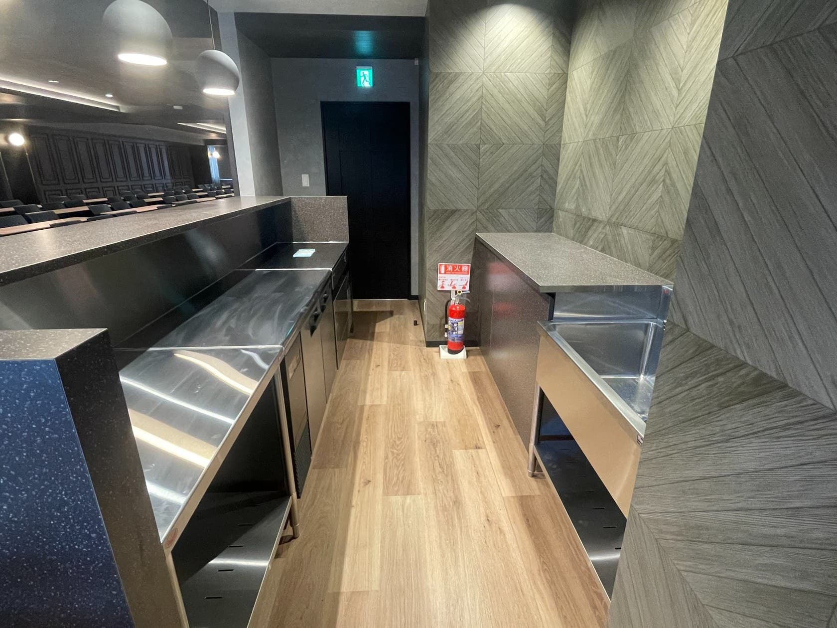 TS新橋5F【新橋駅 徒歩1分】セミナー 研修 パーティー ♥控室あり！ 飲食 OK 無料WiFi 駅近★の写真10